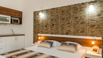 Estúdio superior | Roupas de cama premium, escrivaninha, cortinas blackout