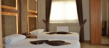 Suite Standard (Double ) | Roupa de alta qualidade, secretária, Wi-fi grátis 