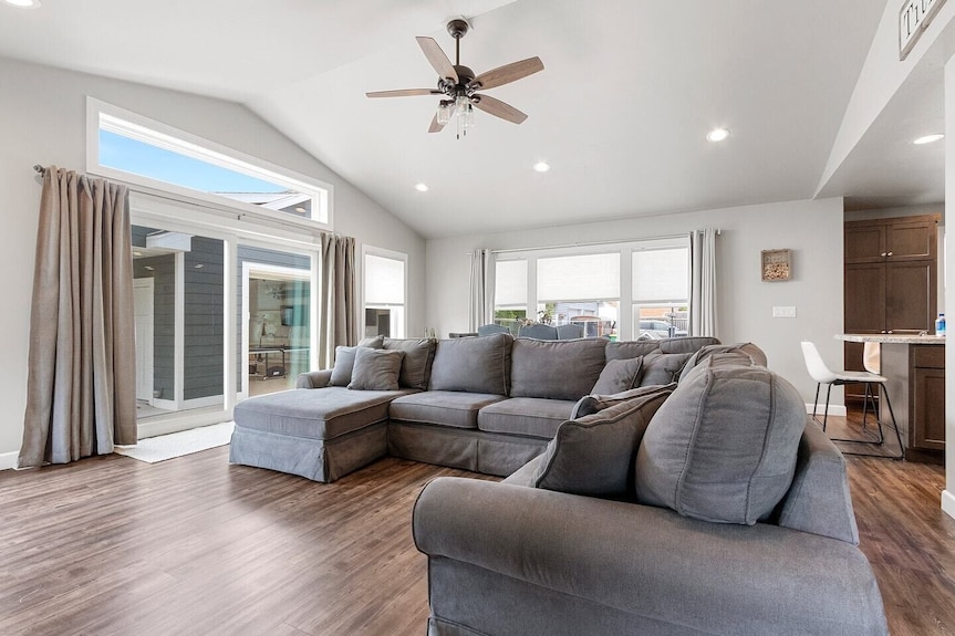 Lambeau Fieldhouse With Entertainment Garage - Wisconsin