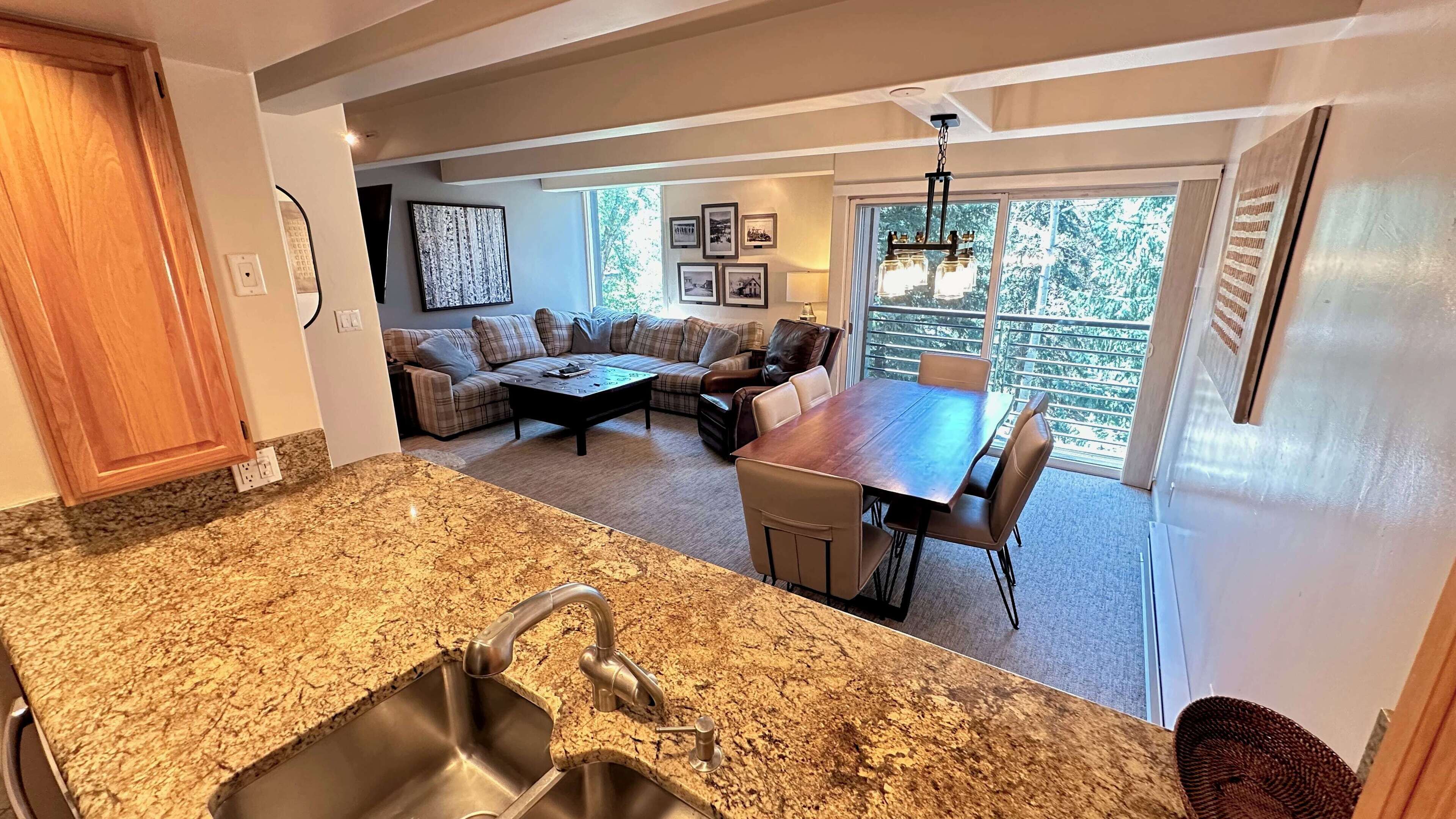 Upper Level Condo With Vail Mountain Views And 2 Fireplaces - Outdoor Hot Tub And Pool - Vail, CO