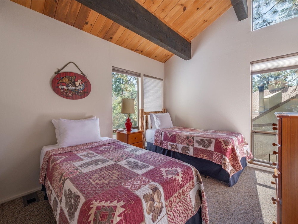 Fantastic Family Friendly Townhome W/ Comm. Pool - North Lake Tahoe, CA