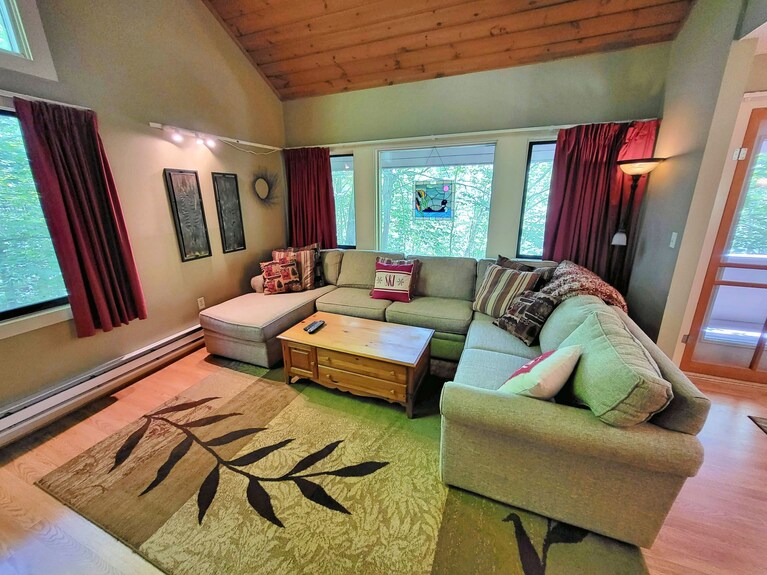 Family Friendly, Deck, Woods View, Ac, Pool Access, Near Loon. C011e By Lrs - New Hampshire