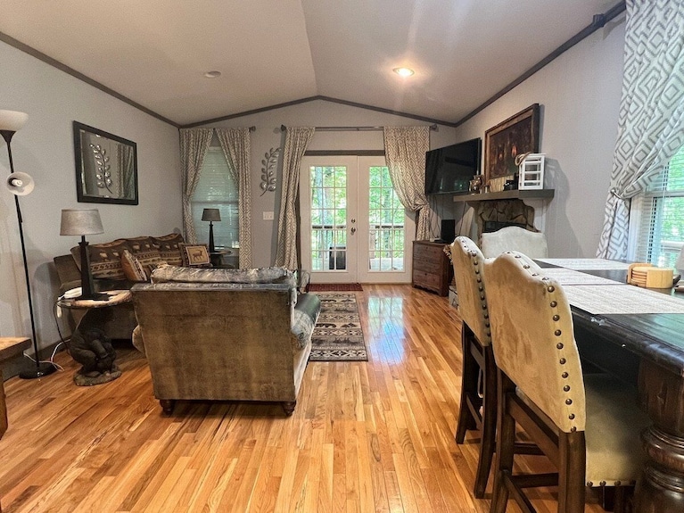 New River Haven- Riverfront, Hot Tub, Dog Friendly, Firepit, Wifi, River Tubes, Smart Tv's, Games - West Jefferson, NC