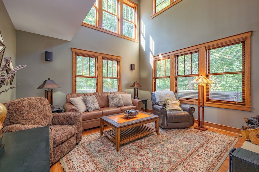 Central Deep Creek Retreat W/ Hot Tub - 奧克蘭