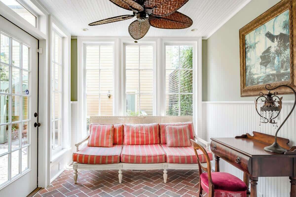 The Washington Square Mansion - Savannah, GA