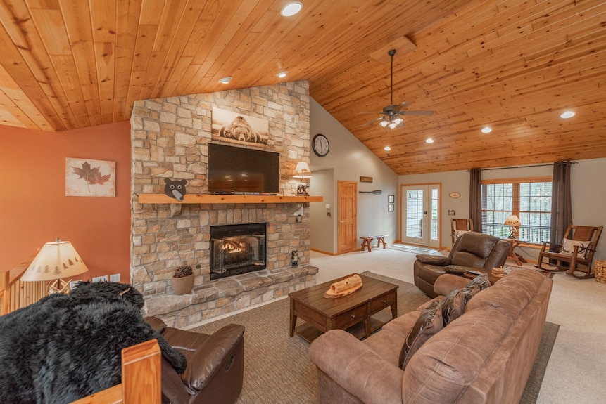 Luxury Mountain Escape W/ Hot Tub & Fireplaces - 奧克蘭