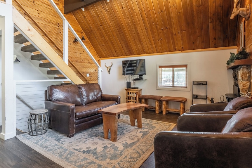 Chalet #19, Closest Chalet To The Gondola 5 Bedroo - Mammoth Mountain, CA