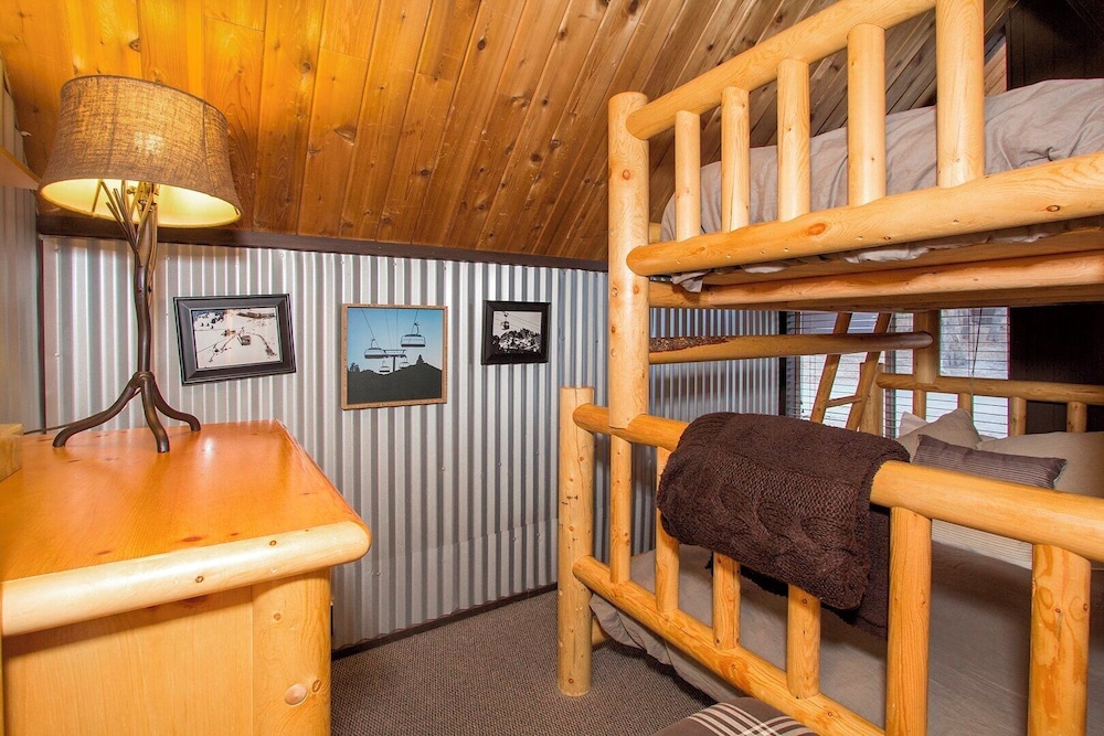 Chalet #9, Slope Side Ski In Ski Out Spacious Fami - Mammoth Mountain, CA