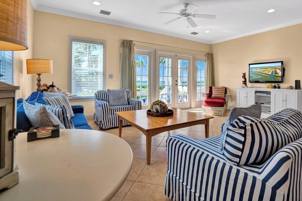 P42 - Condominio Frente Al Golfo Con 3 Habitaciones 2. 5 Baños, Piscina Y Muelle - Marathon, FL