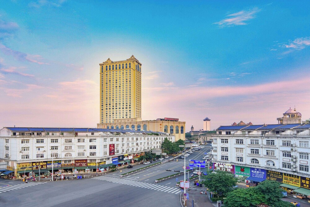 Ramada Plaza By Wyndham Dongxing City Center - Móng Cái