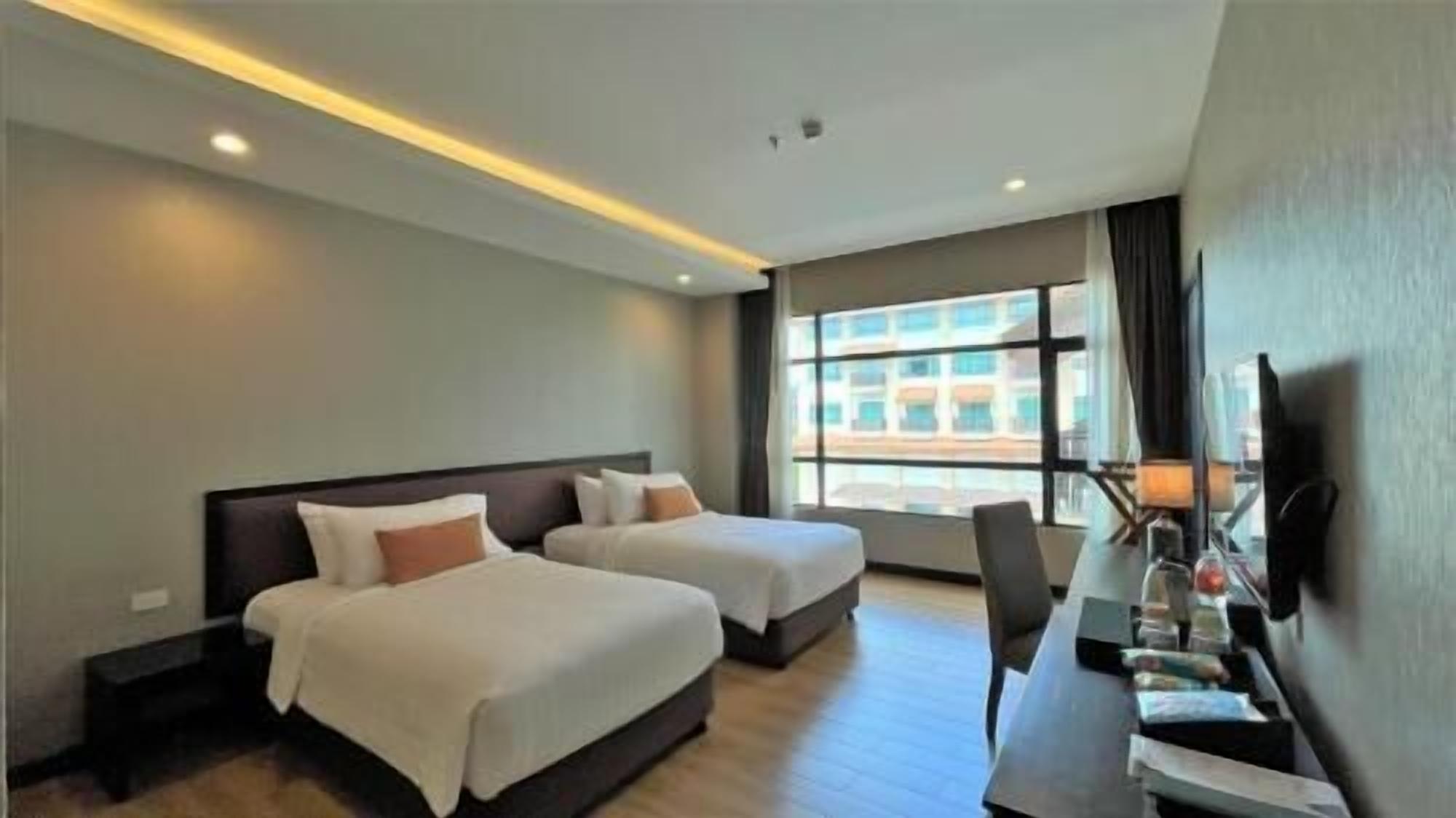 Roupa de alta qualidade, minibar, cofre no quarto 