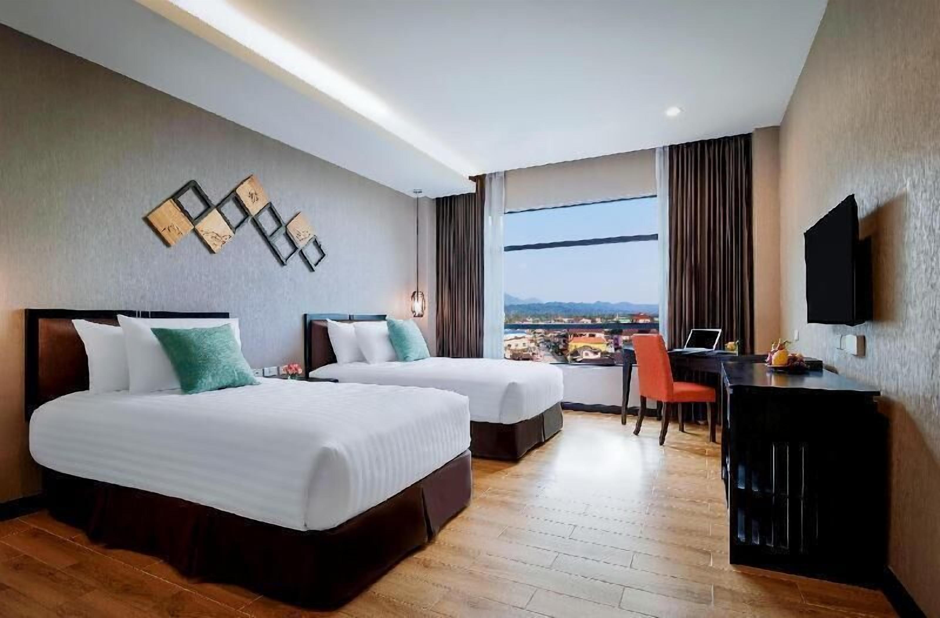 Roupa de alta qualidade, minibar, cofre no quarto 