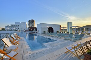 2 piscinas exteriores, espreguiçadeiras