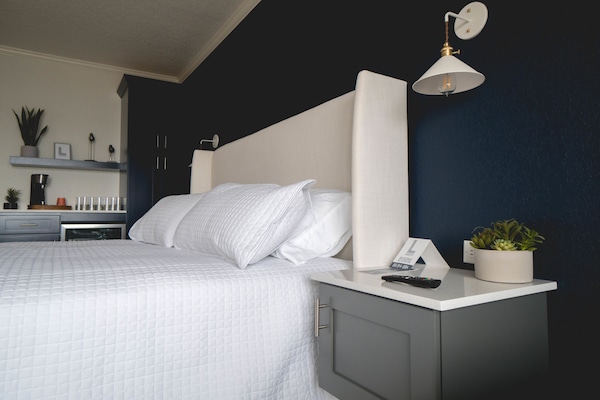 Lakeside Inn - Clear Lake, IA