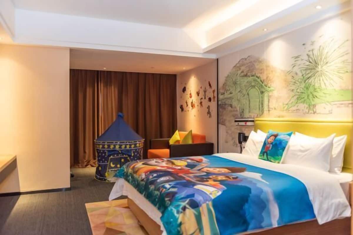 Frigobar, cofres nos quartos, escrivaninha, cortinas blackout