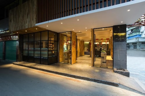 V8 Yiju Hotel