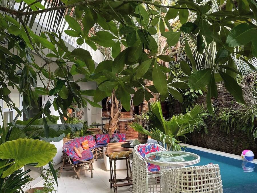 Televisor de ecrã plano de 42 polegadas com canais via satélite