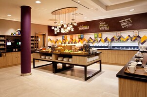 Café da manhã com buffet grátis nos fins de semana