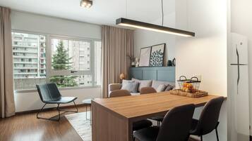 Apartamento, 1 quarto | Sala de jantar