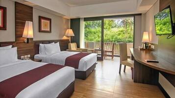 Deluxe Balcony with Bathtub | Vista do quarto
