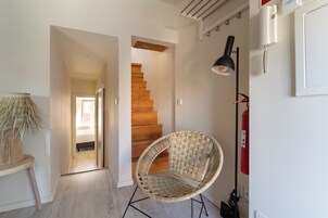 Apartamento Superior, Vista para a cidade | Sala de estar | TV de ecrã plano 