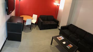 Penthouse Deluxe, 2 quartos, casa de banho privativa (No TV) | 1 quarto, secretária, secretária adequada para computadores portáteis