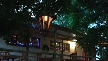 Pequenos-almoços servidos, cozinha alemã, com vista para o jardim