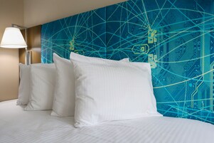 Quarto, 1 cama King, geladeira e micro-ondas | Escrivaninha, ferros/tábuas de passar roupa, Wi-Fi de cortesia