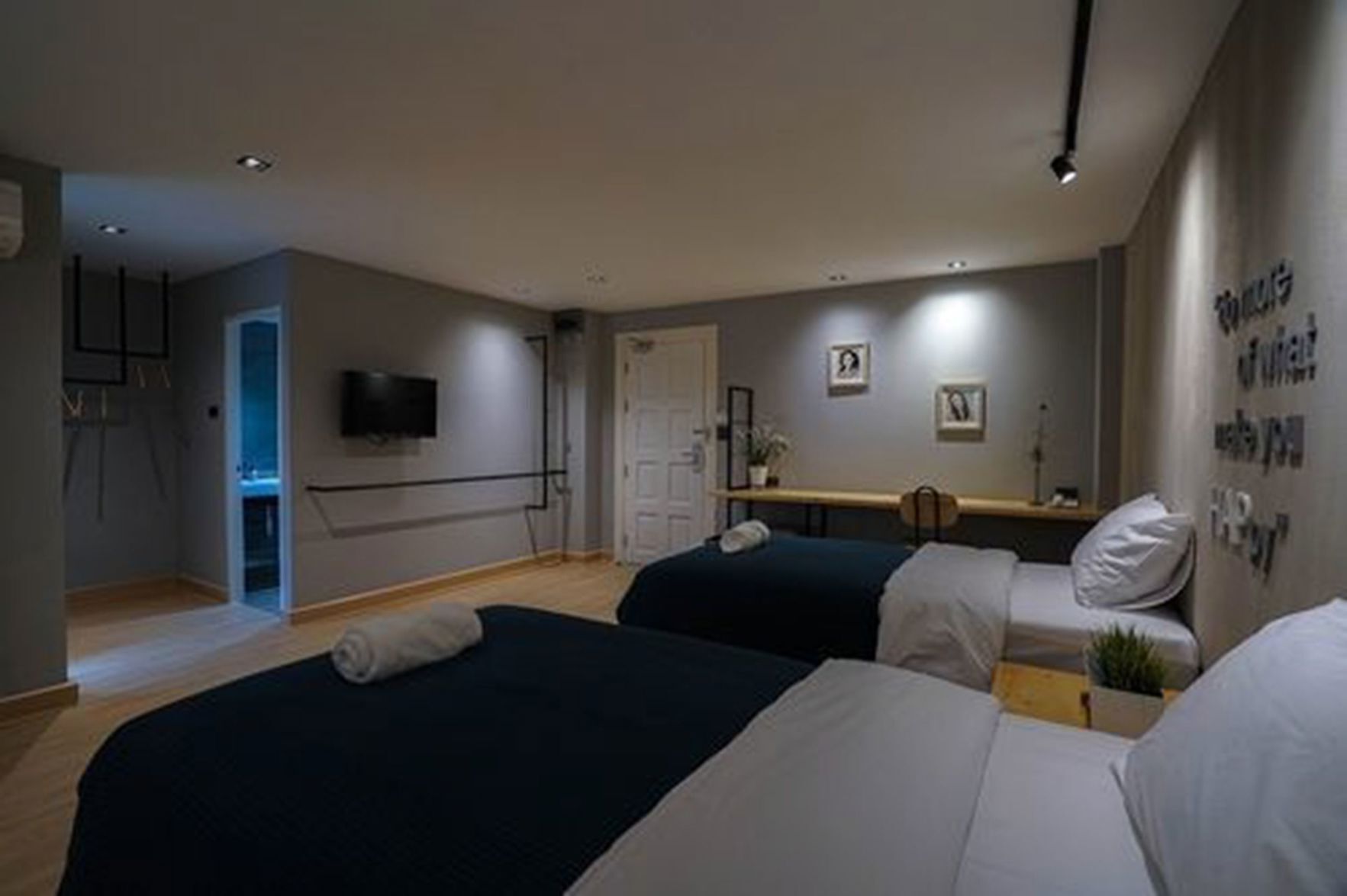 Secretária, Wi-fi grátis, roupa de cama fornecida 