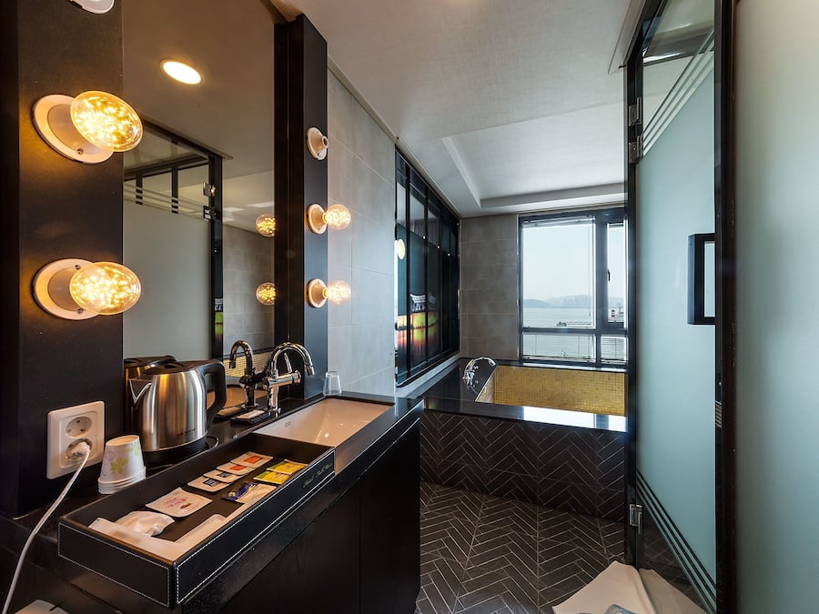 Suíte real, 1 quarto | Pia do banheiro