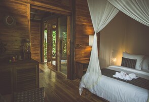 Minibar, cofre no quarto, com decoração personalizada 