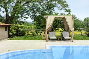 Piscina exterior sazonal 