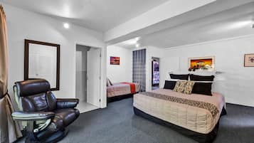 Quarto, várias camas, lareira, vista para o jardim (Serengeti) | Roupa de alta qualidade, minibar, com decoração personalizada