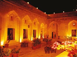 Um polibã, artigos de higiene pessoal grátis, um secador de cabelo 