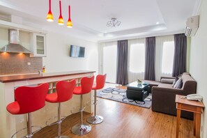 Two Bedrooms Apartment, Balcony - For 5 Person | Sala de estar | Televisor LCD 