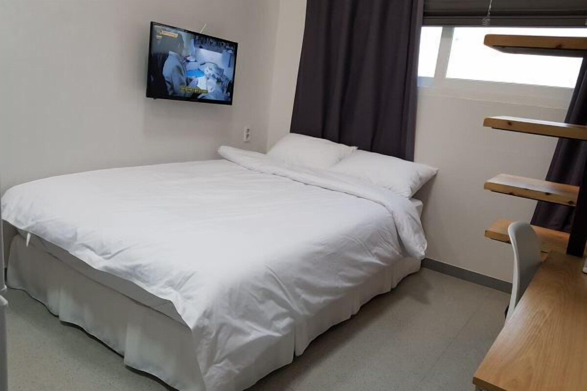 Escrivaninha, Wi-Fi de cortesia, roupa de cama