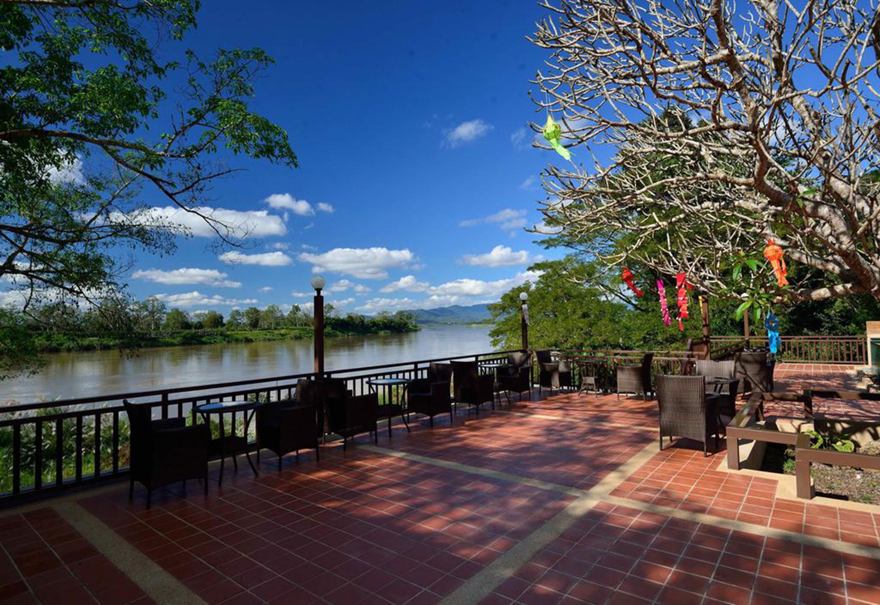 Pequenos-almoços, almoços, jantares servidos, cozinha internacional 