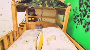 Quarto Quádruplo Básico, 2 camas de casal, Vista para a cidade | Quarto temático para crianças