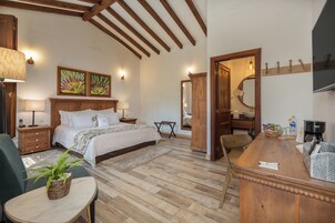 Quarto casal, 1 cama Queen | Cofres nos quartos, escrivaninha, ferros/tábuas de passar roupa