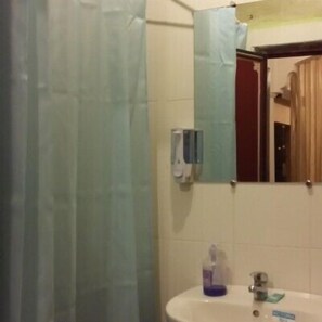 Quarto Duplo ou Twin, casa de banho privativa | Casa de banho | Toalhas fornecidas 