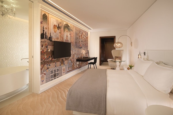 Apartamento Superior, 1 quarto, acessível, fumadores (Paris) | 1 quarto, roupa de alta qualidade, cofre no quarto, secretária