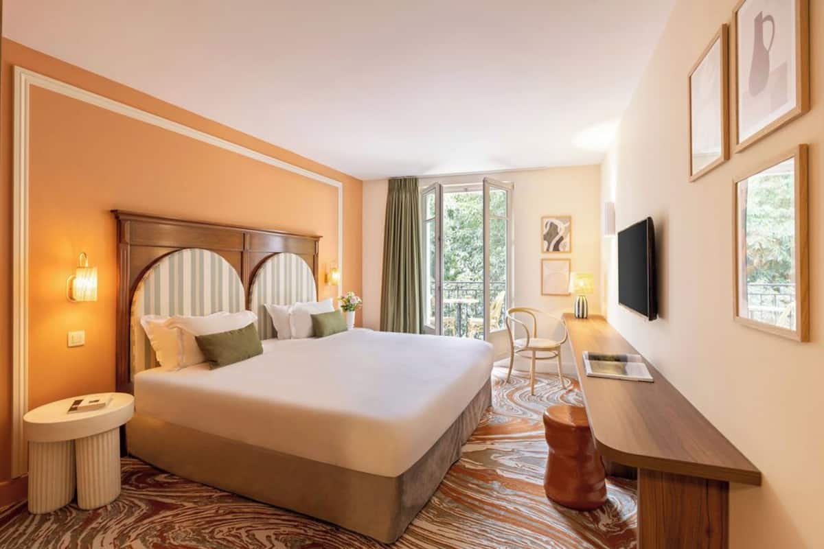 Quarto luxo, 1 cama King, para não fumantes, sacada | Roupas de cama premium, frigobar (abastecido com itens grátis)