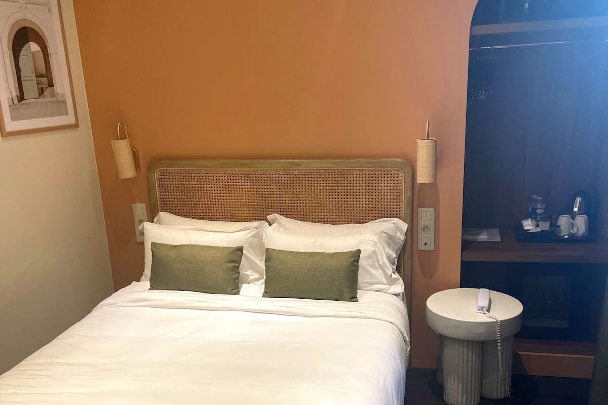 Quarto standard, 1 cama de casal, para não fumantes | Roupas de cama premium, frigobar (abastecido com itens grátis)