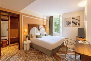 Quarto Superior, 1 cama king-size, não fumadores | Roupa de alta qualidade, minibar grátis, cofre no quarto, secretária 