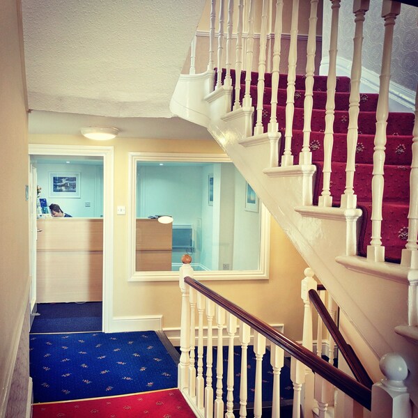 The Osborne Apartments - Apt 80 - 2 Bed Sea View - Torquay