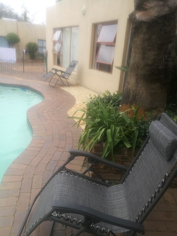 Naisar Holiday Home & Cottage Primrose - Germiston