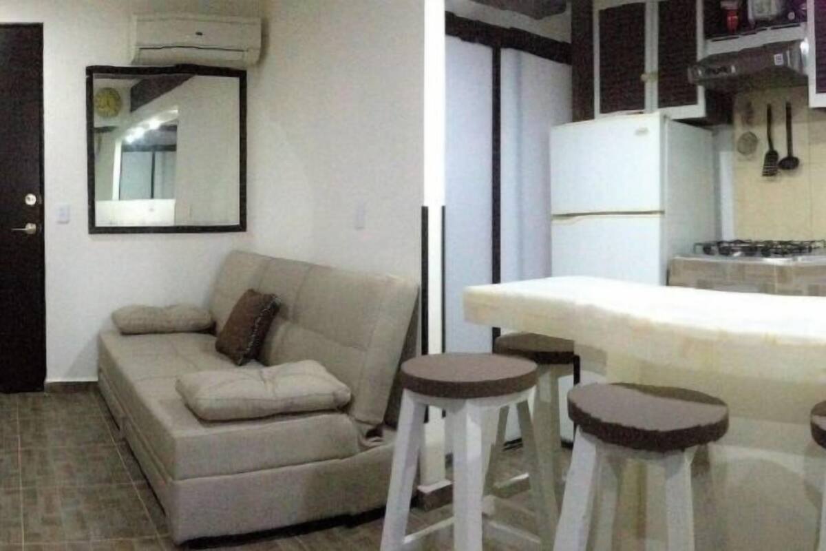 Apartamento Familiar em Condomínio Fechado, 2 quartos | Sala de estar | TV de ecrã plano