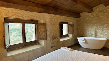 Suite Deluxe, 1 cama king-size, banheira, vista para a montanha | 1 quarto, roupa de alta qualidade, minibar, quartos insonorizados