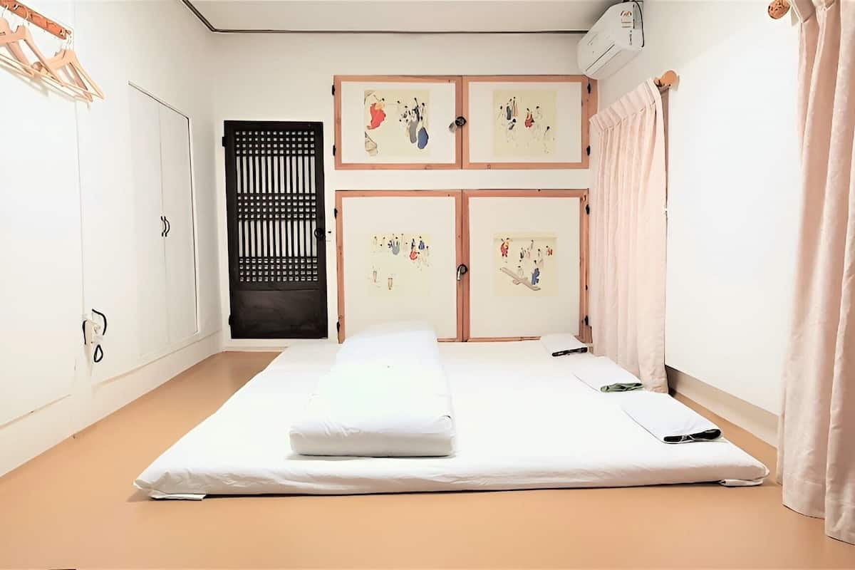 Quarto Individual Tradicional, 1 quarto (Middle Room) | Wi-fi grátis, roupa de cama fornecida