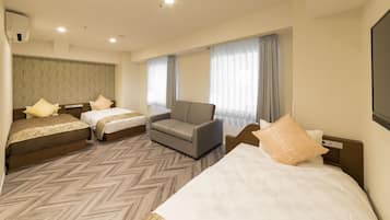 Quarto Triplo Deluxe, não fumadores | Cortinas/cortinados opacos, Wi-fi grátis, roupa de cama fornecida